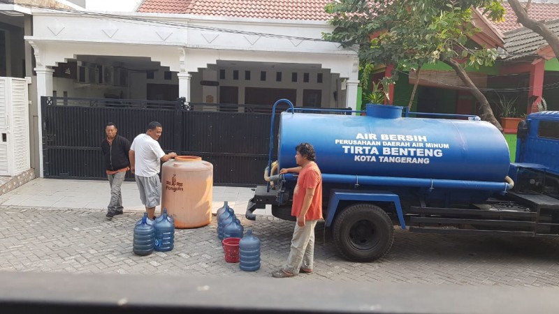 PDAM Kirim Lima Tanki Ke Buana Gardenia